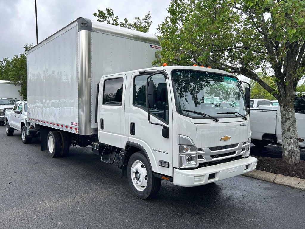 2024 Chevrolet LCF 5500XG | Crew Cab |16ft Box Truck – New Work Trucks