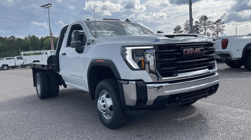 New GMC 3500HD | Regular Cab | 9ft Flatbed | Gas | 4WD